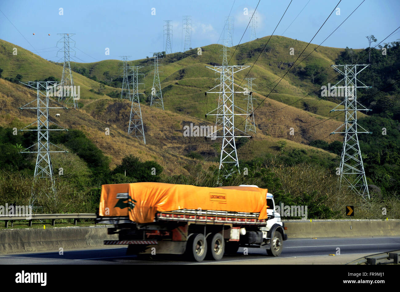 Towers and transmission lines of electric power the BR-116 highway ...