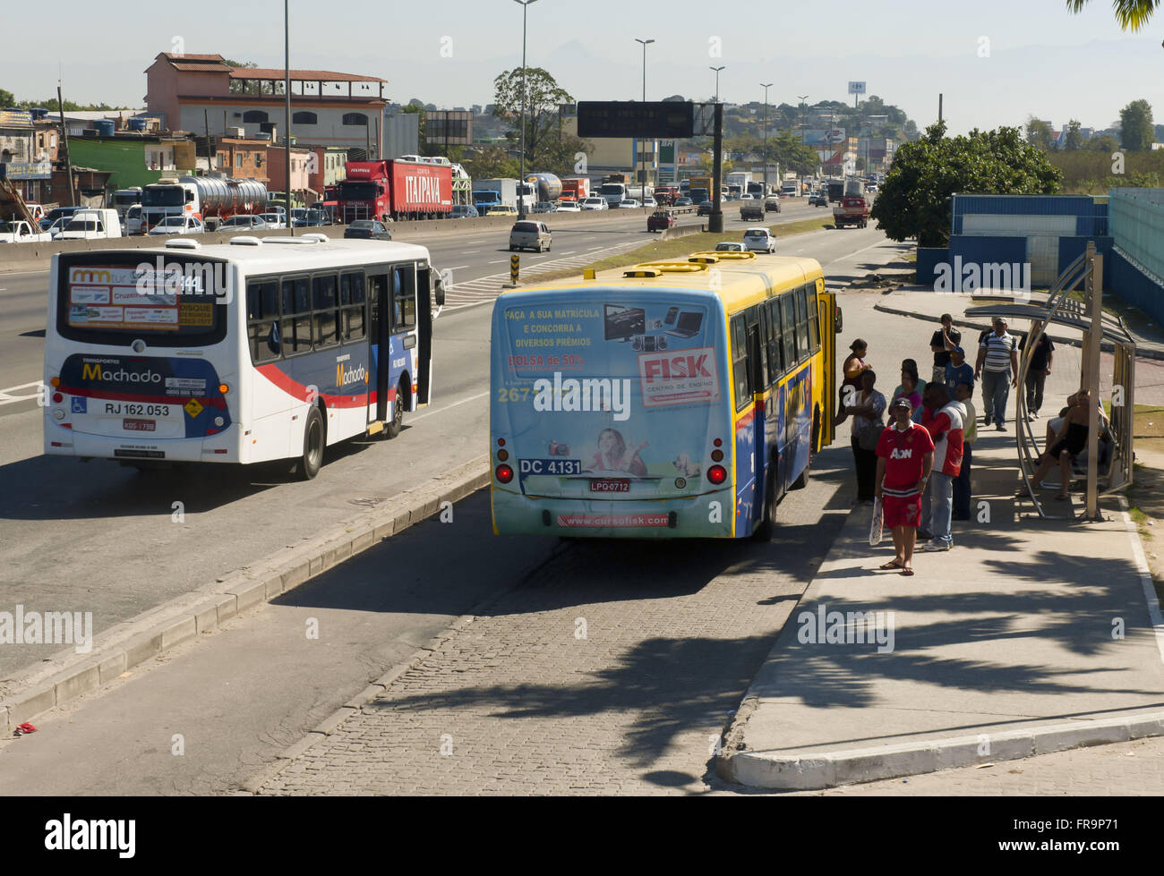 Bus stop in Washington Luiz Highway BR-040 at the time of Duque de ...