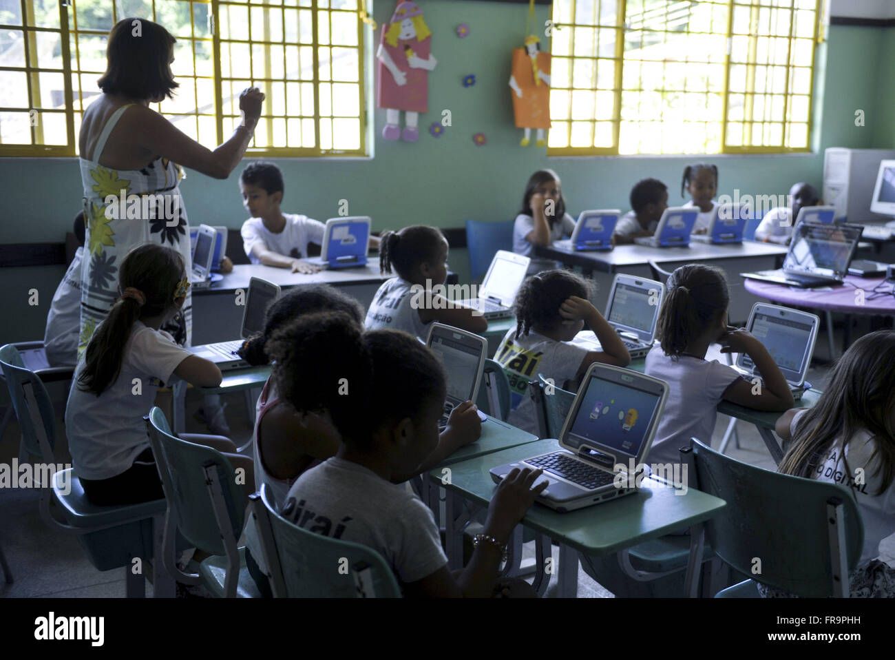 Brazil school classroom computer hi-res stock photography and images ...