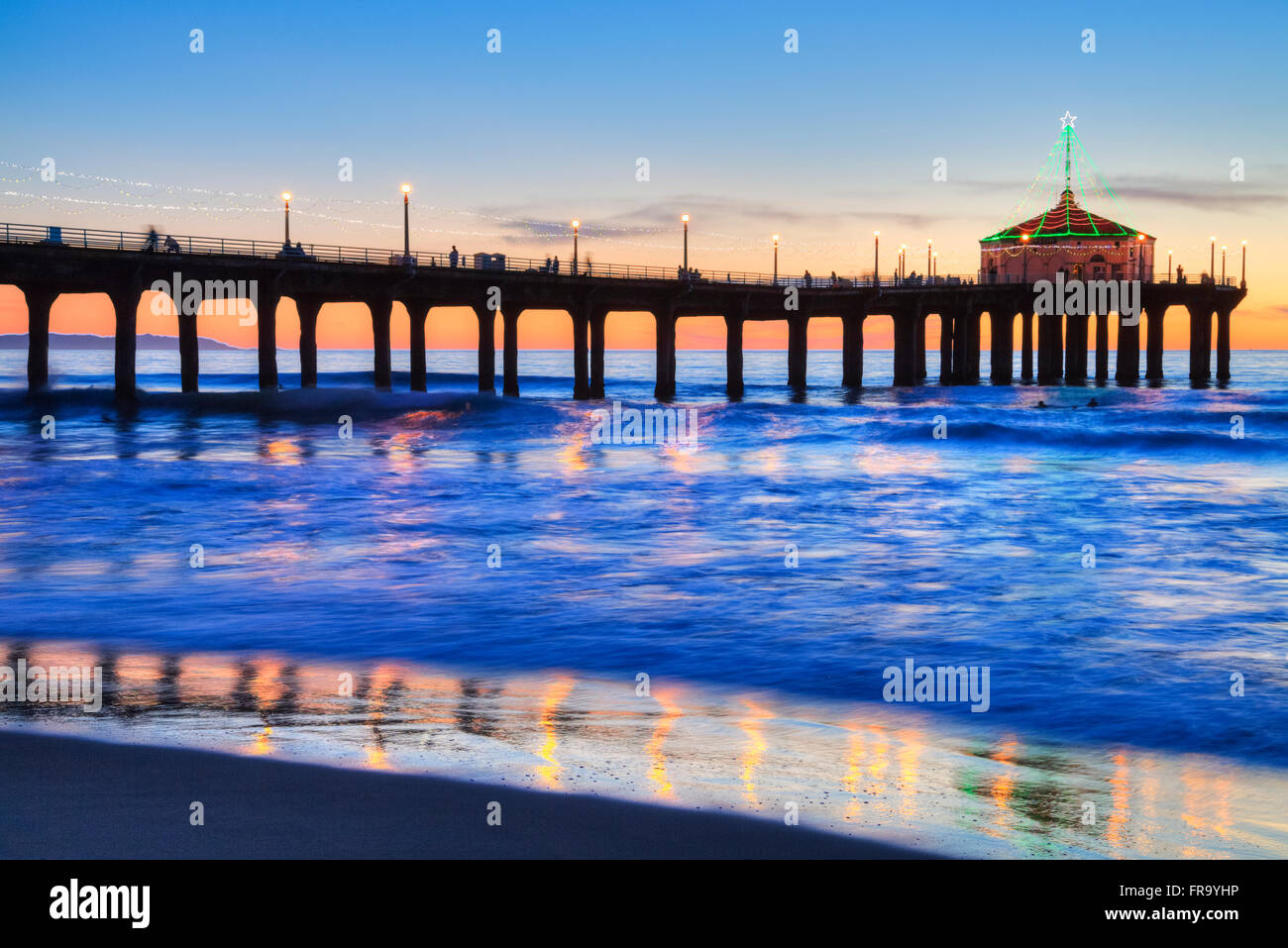 Manhattan Beach Pier at sunset, completed in 1920, Roundhouse Marine ...