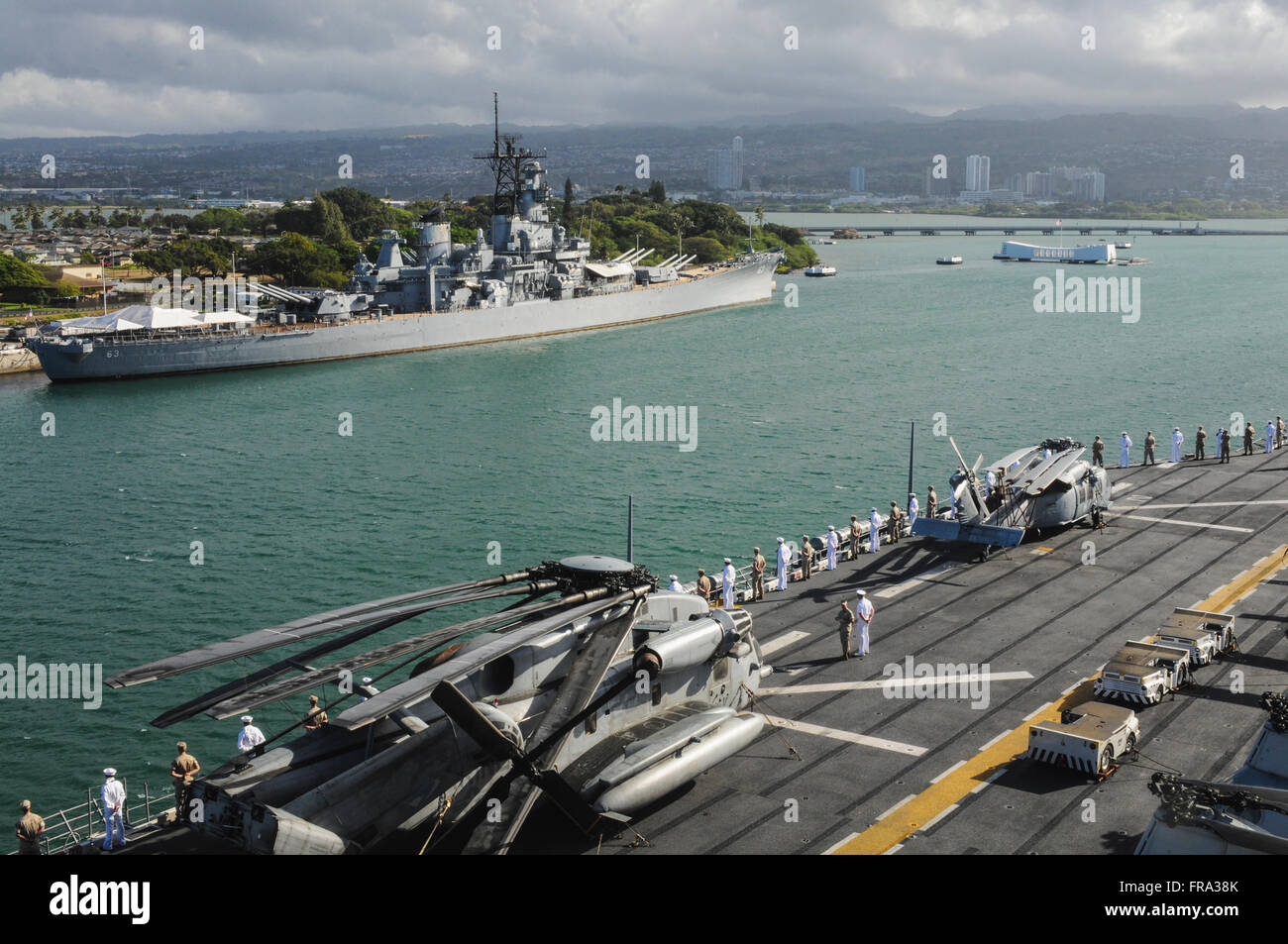 Us navy man rails hi-res stock photography and images - Alamy