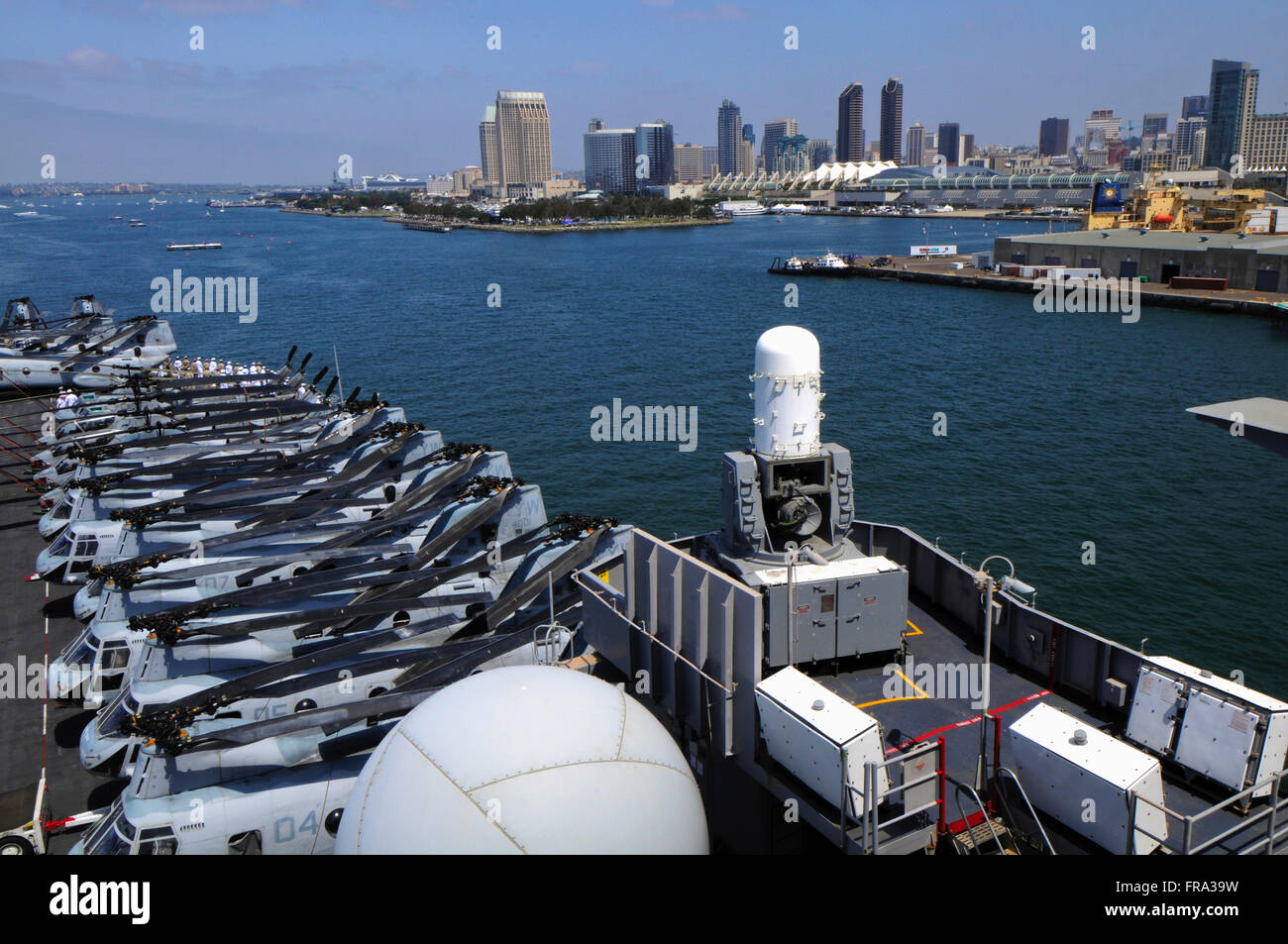 Us navy ship departs hi-res stock photography and images - Alamy