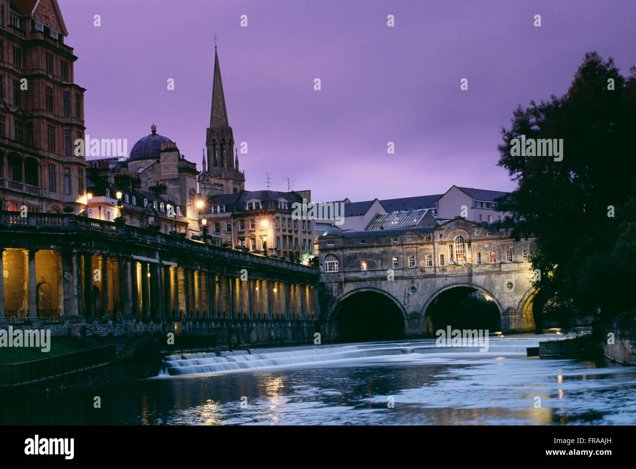 Pulteney Bridge and the River Avon At Night, Bath, Somerset, England ...