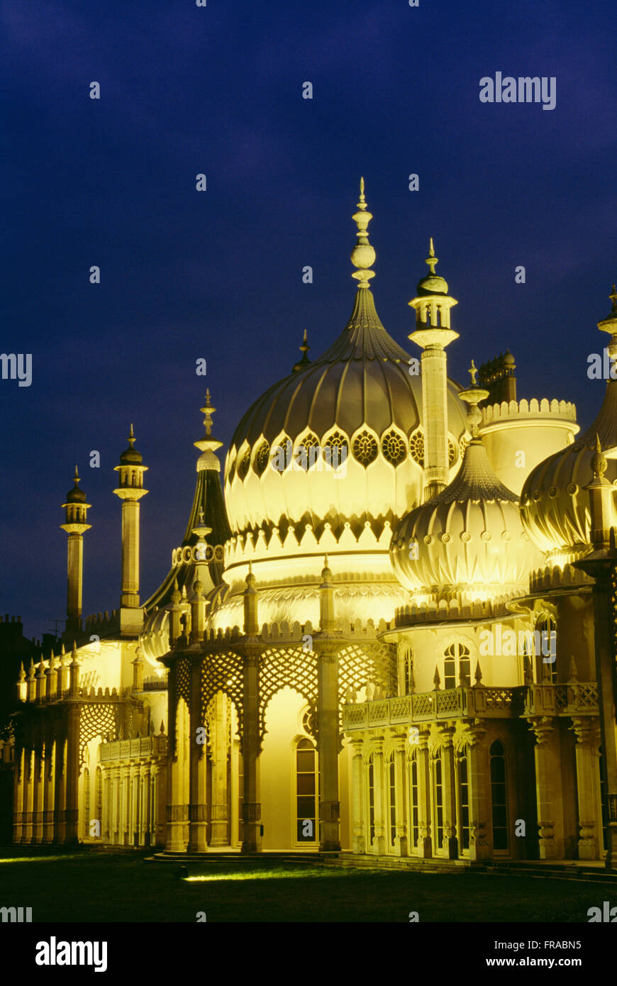 The Royal Pavilion At Night, Brighton, England Stock Photo - Alamy