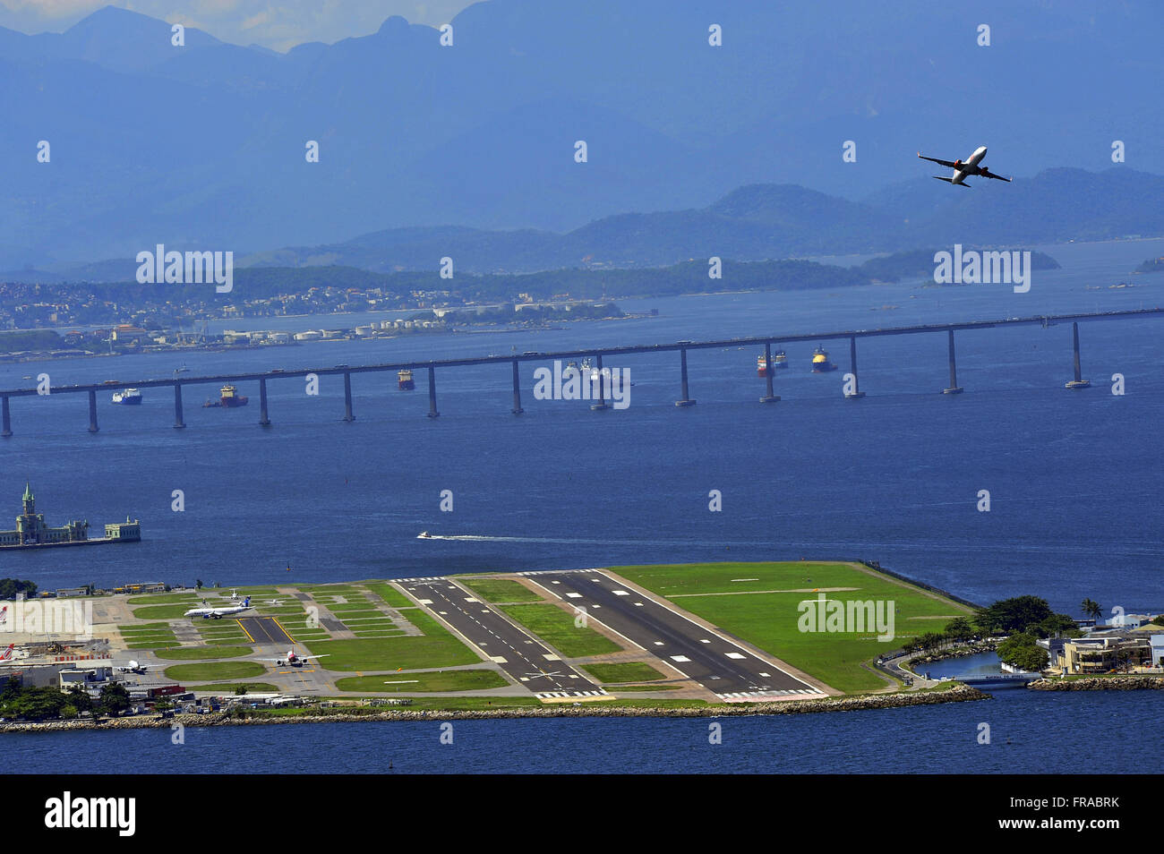 Rio niteroi bridge hi-res stock photography and images - Alamy