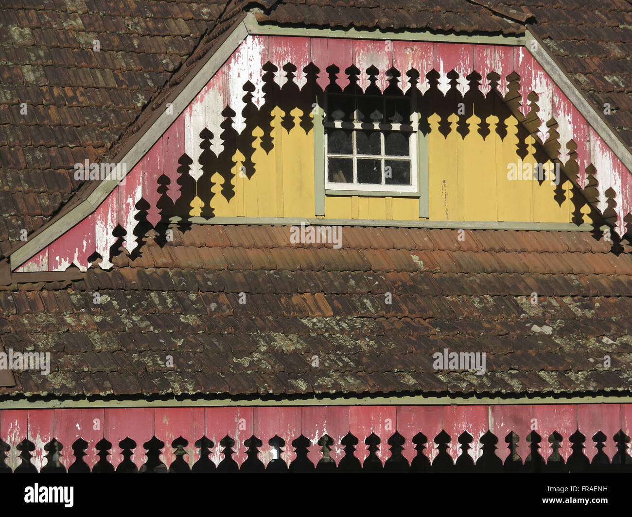 Eaves hi-res stock photography and images - Alamy
