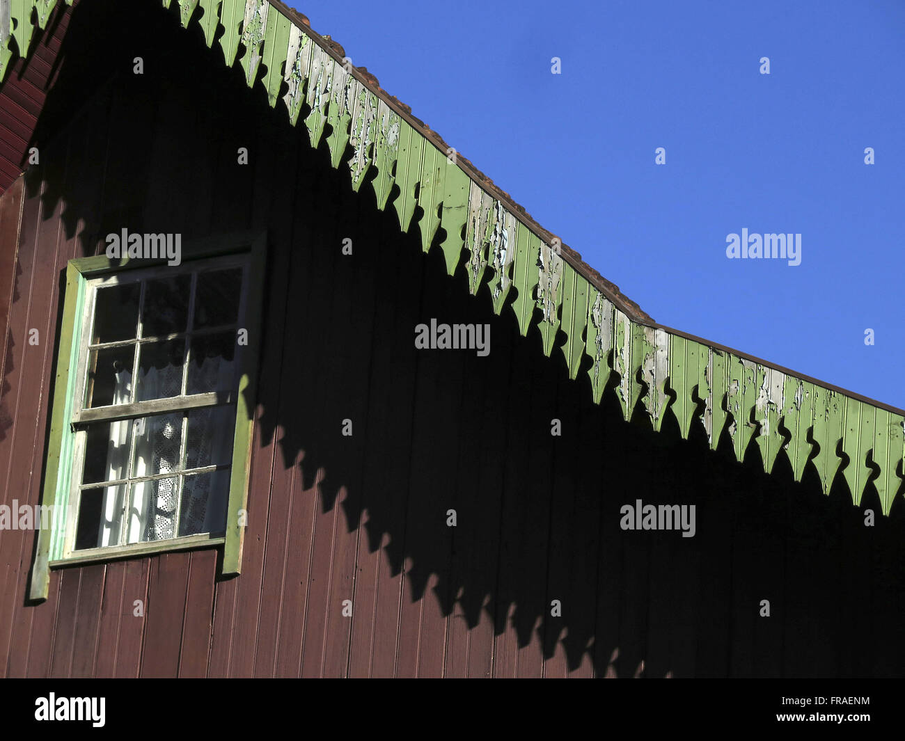 Eaves house hi-res stock photography and images - Alamy