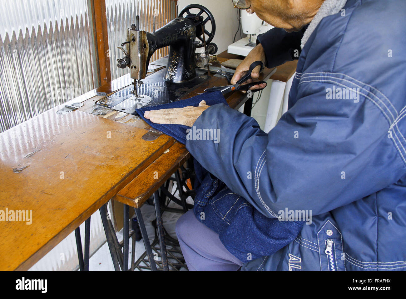 Male tailor working sewing machine hi-res stock photography and images ...