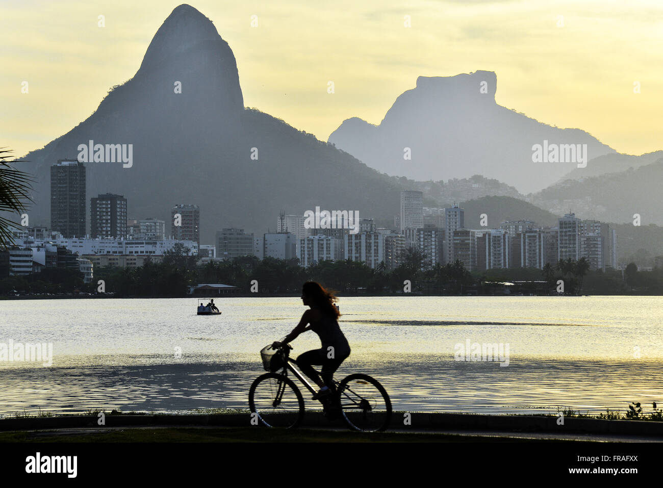 Cyclist riding on the bike path Lagoa Rodrigo de Freitas sunset Stock ...