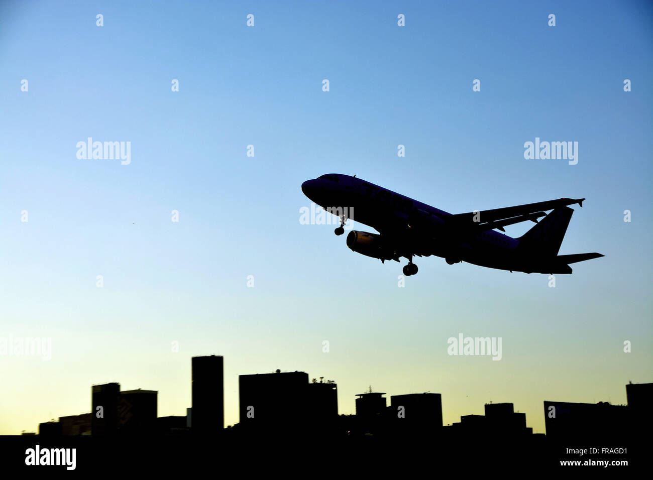 Taking off aircraft hi-res stock photography and images - Alamy