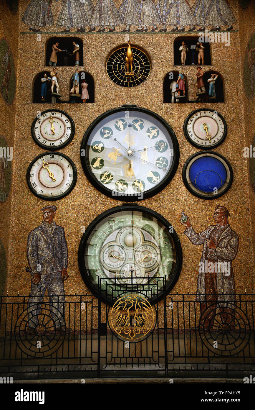 Prague old town square clock hi-res stock photography and images - Alamy