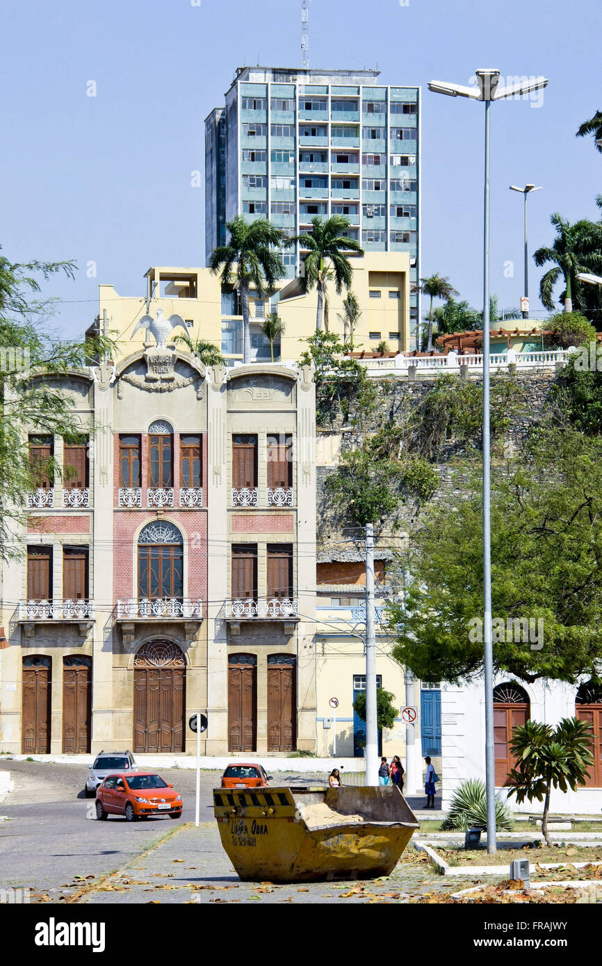 Contrast between colonial architecture of historic neighborhood of Port ...