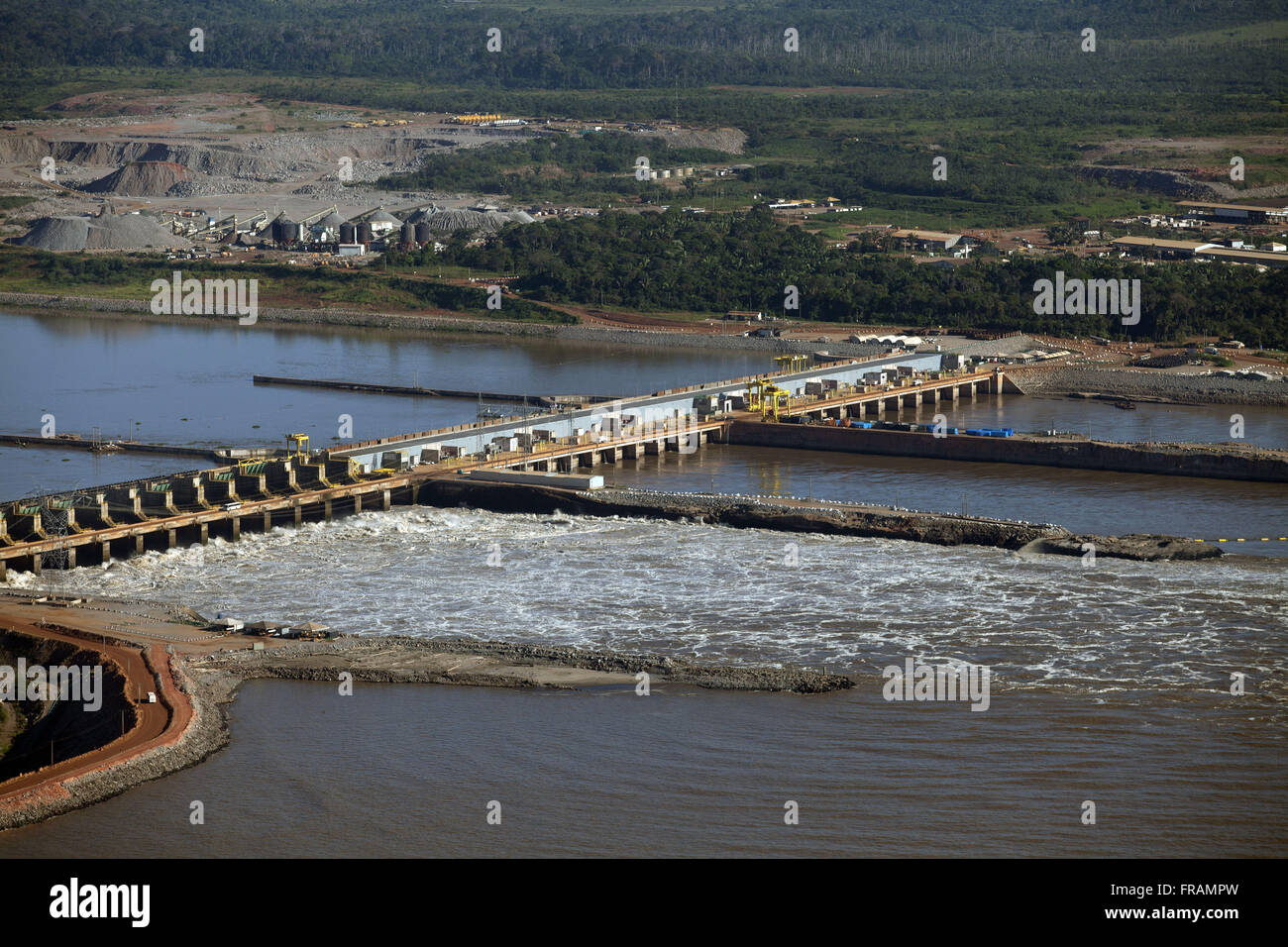 Vista aerea da obra da Usina Hidreletrica Santo Antonio no Rio Madeira ...