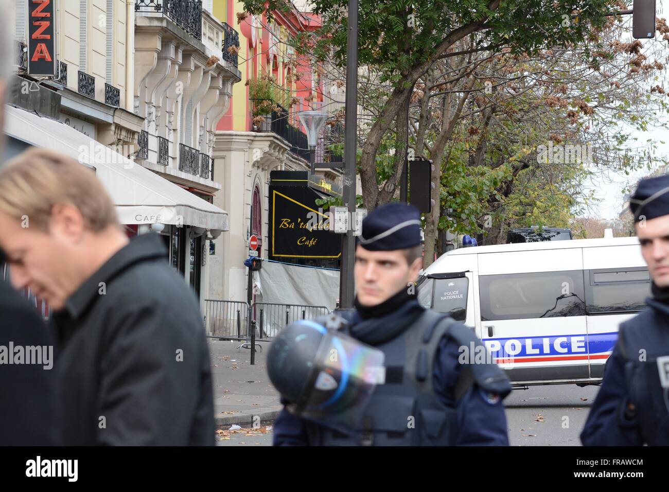 Media police van hi-res stock photography and images - Alamy
