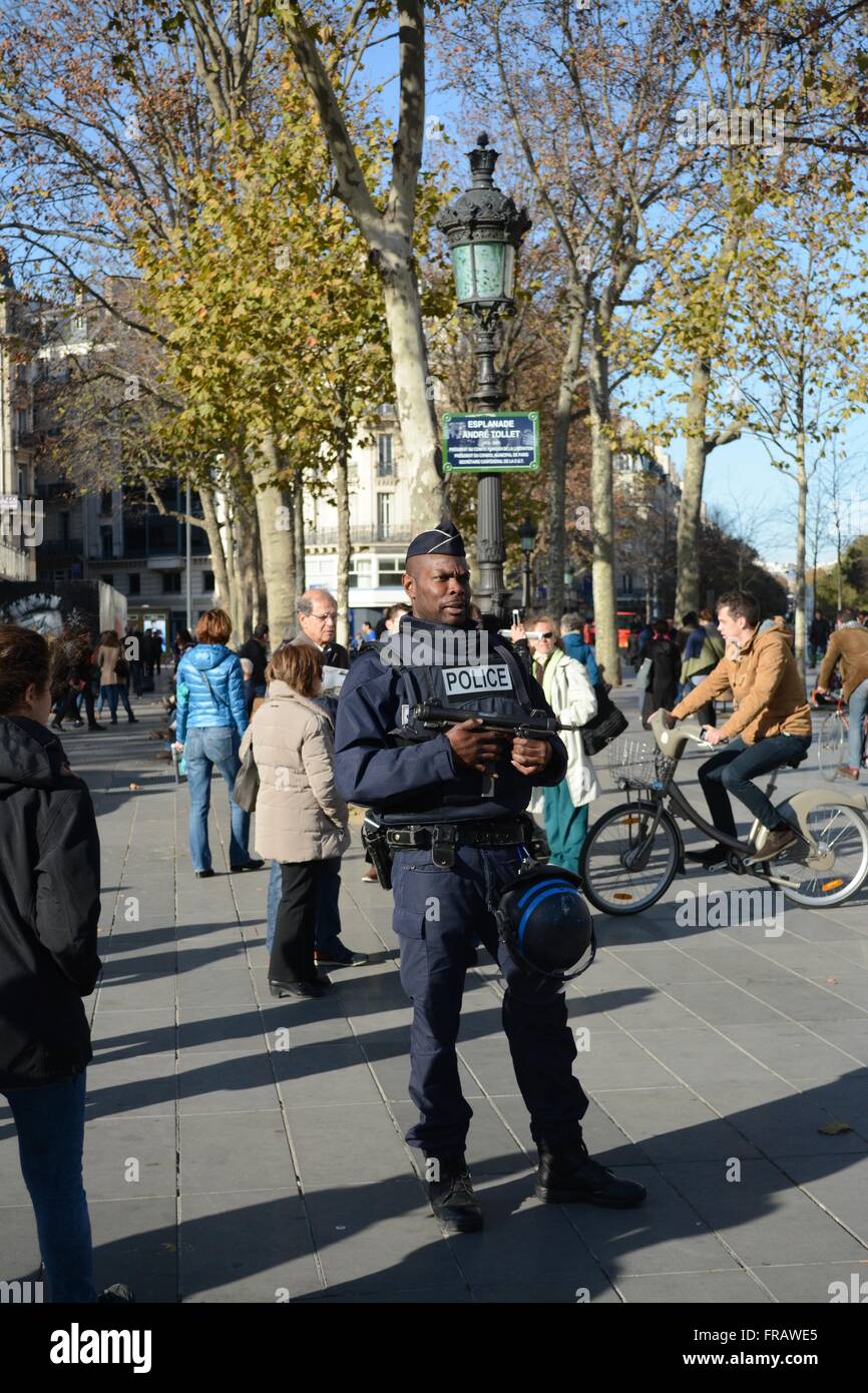 November 15th 2015. Paris, France. Police officer with an automatic sub ...