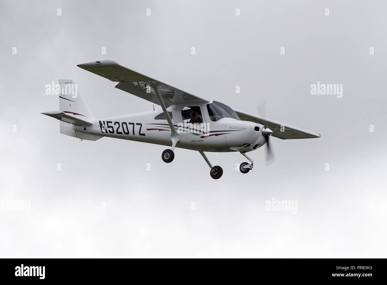 Cessna 162 Skycatcher (registration N5207Z) landing at Palo Alto ...