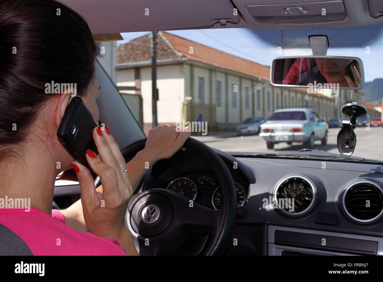 Driver using mobile phone while driving automobile Stock Photo - Alamy Driver using mobile phone while driving automobile Stock Photo - Alamy