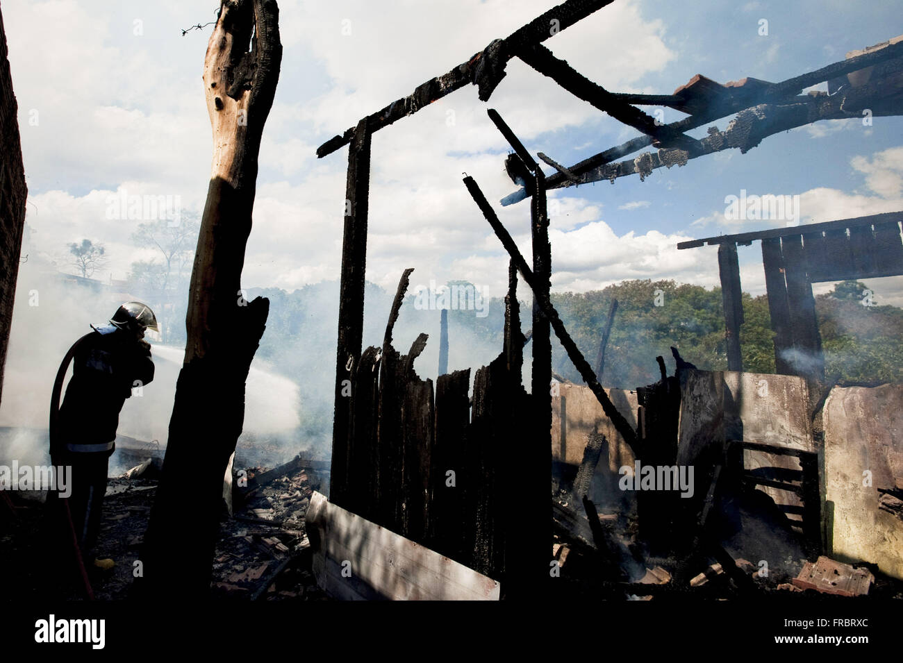 Fireman putting out fire hi-res stock photography and images - Alamy