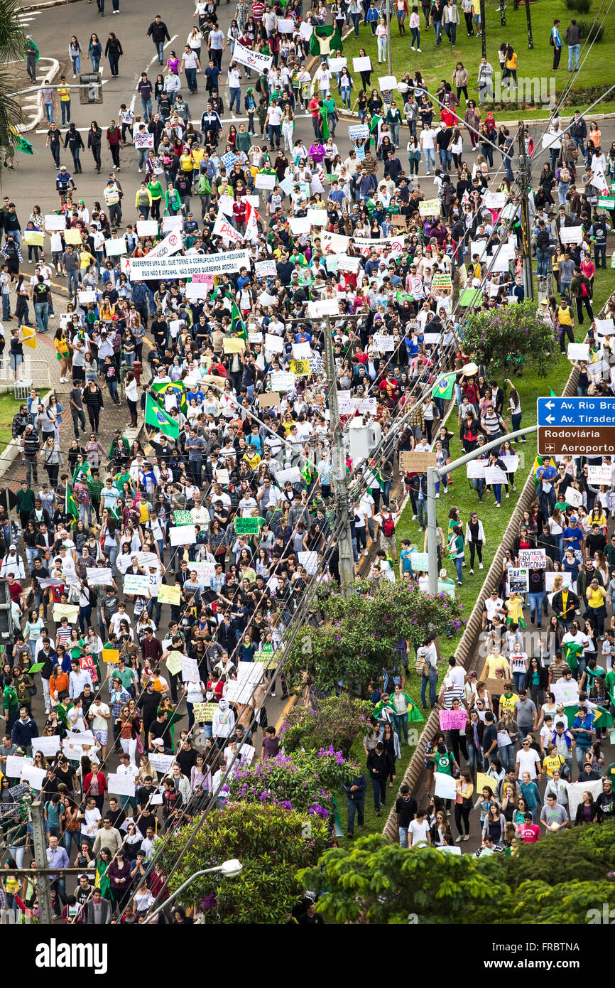 Streets demonstrators hi-res stock photography and images - Alamy