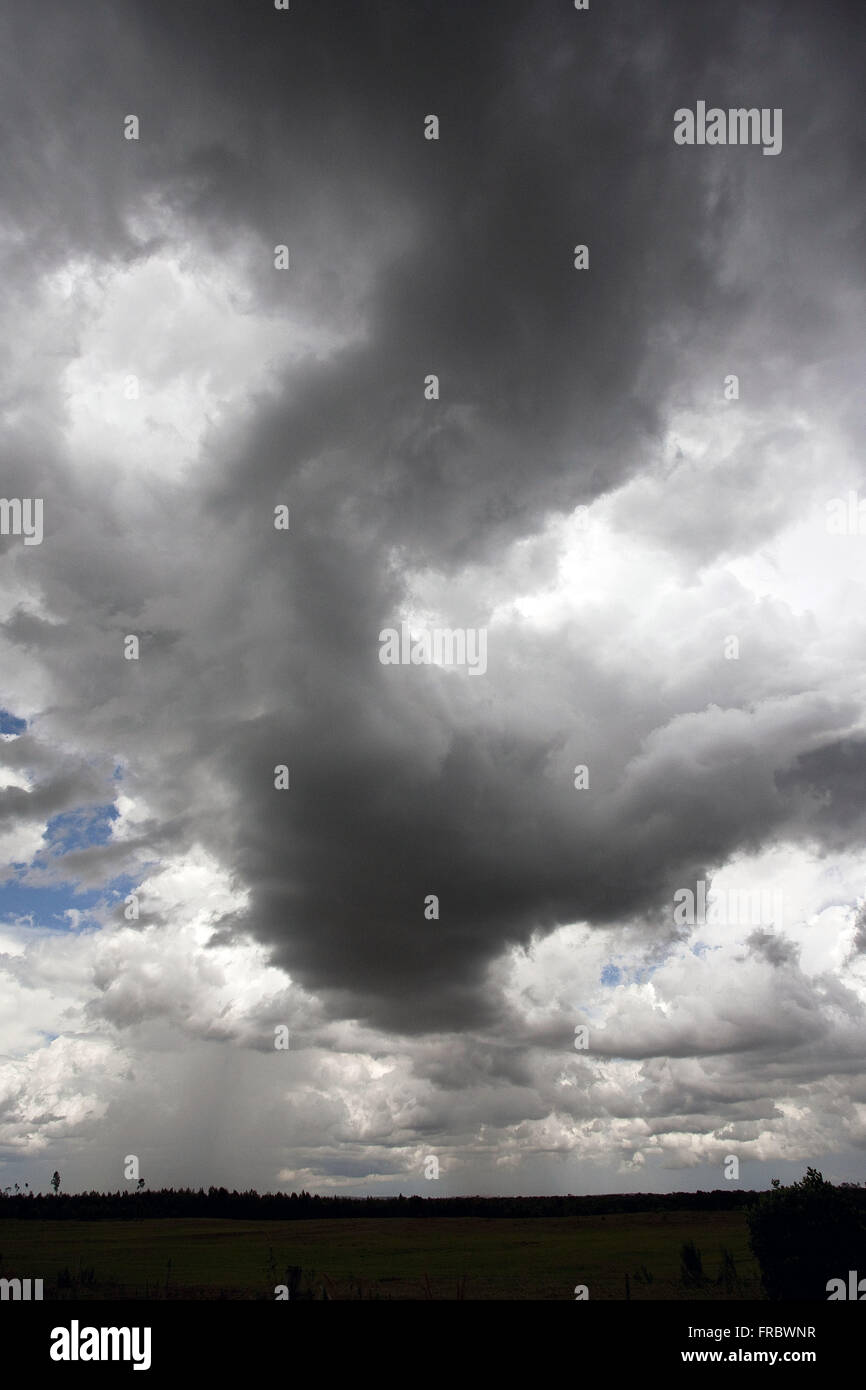 Countryside in rain hi-res stock photography and images - Alamy