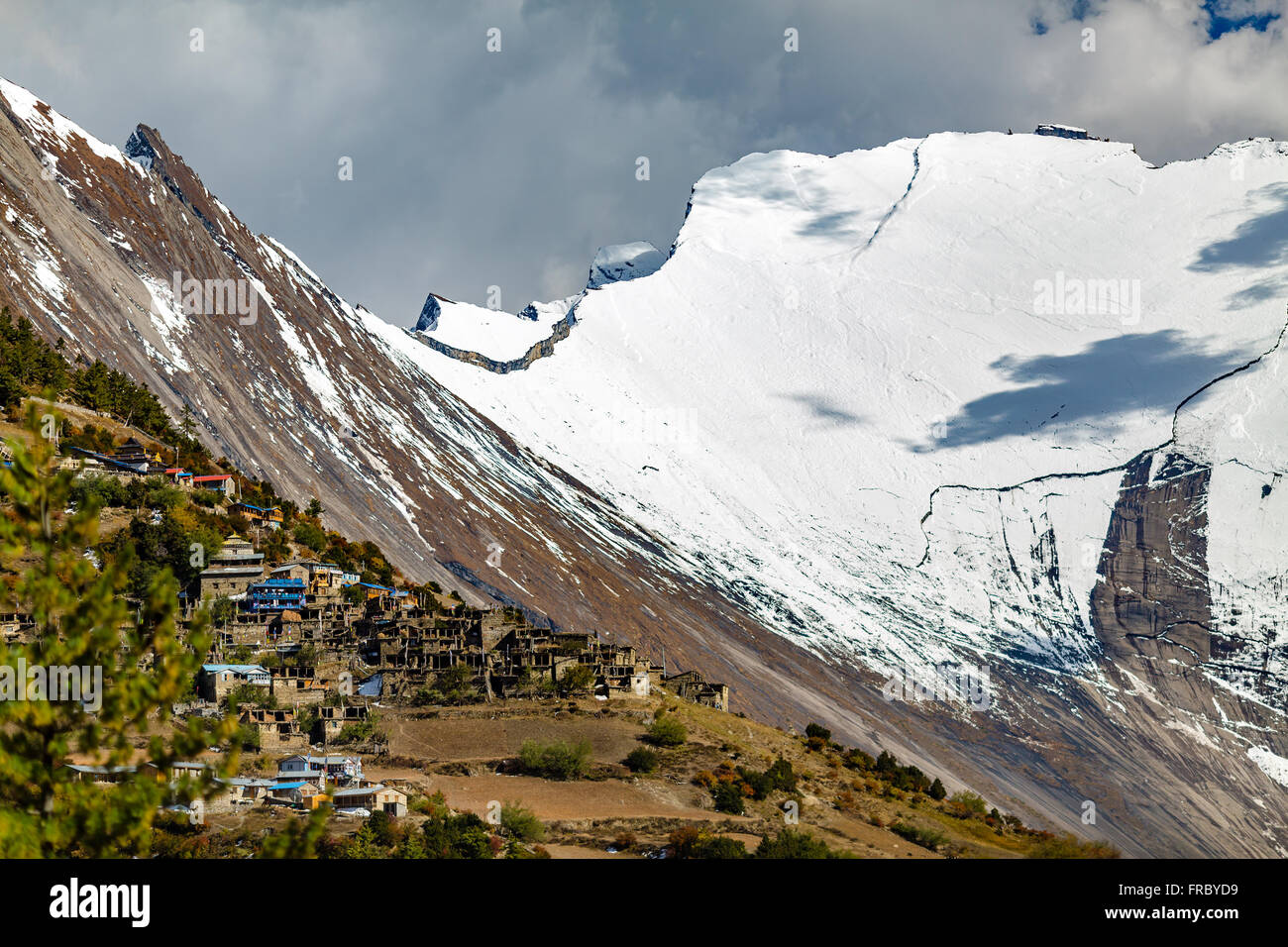 Hiking the annapurna range hi-res stock photography and images - Alamy
