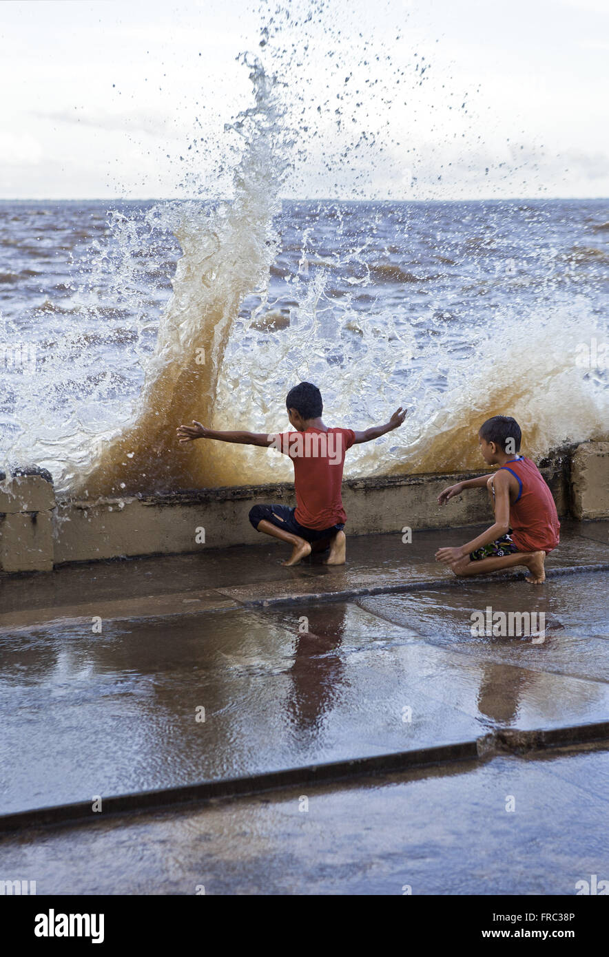 Children playing on the edge of Santa Ines high mare with the Amazon ...