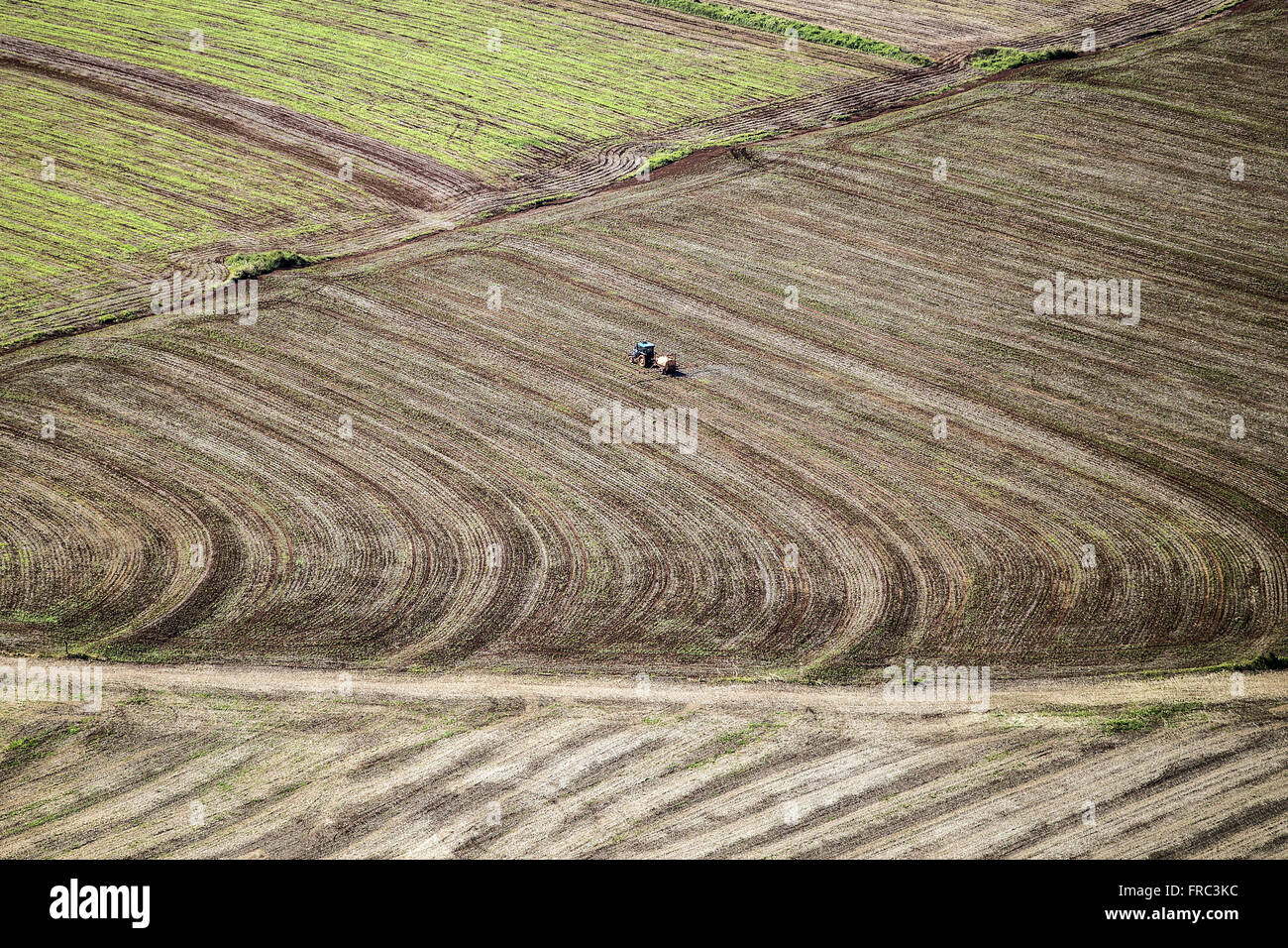 Aerial crop spraying hi-res stock photography and images - Alamy