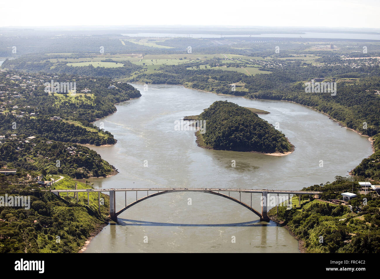 Ponte Internacional da Amizade sobre o Rio Paraná Stock Photo - Alamy