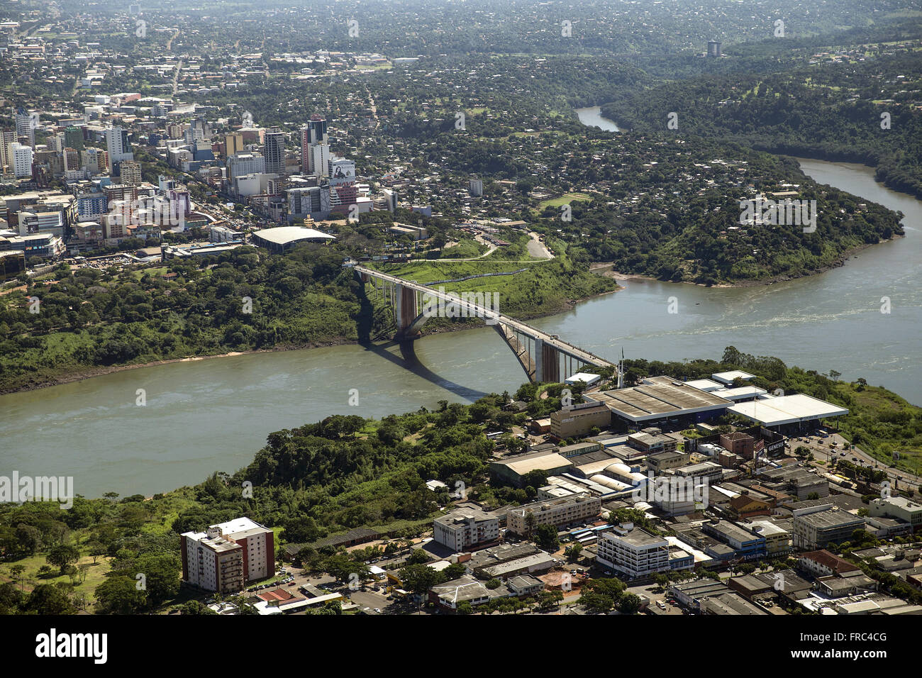 Ponte Internacional da Amizade sobre o Rio Paraná Stock Photo - Alamy