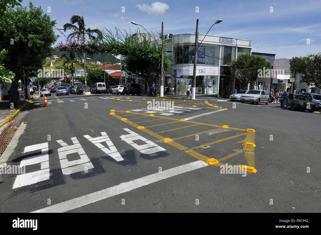 Avenue with shops in the town center Stock Photo - Alamy