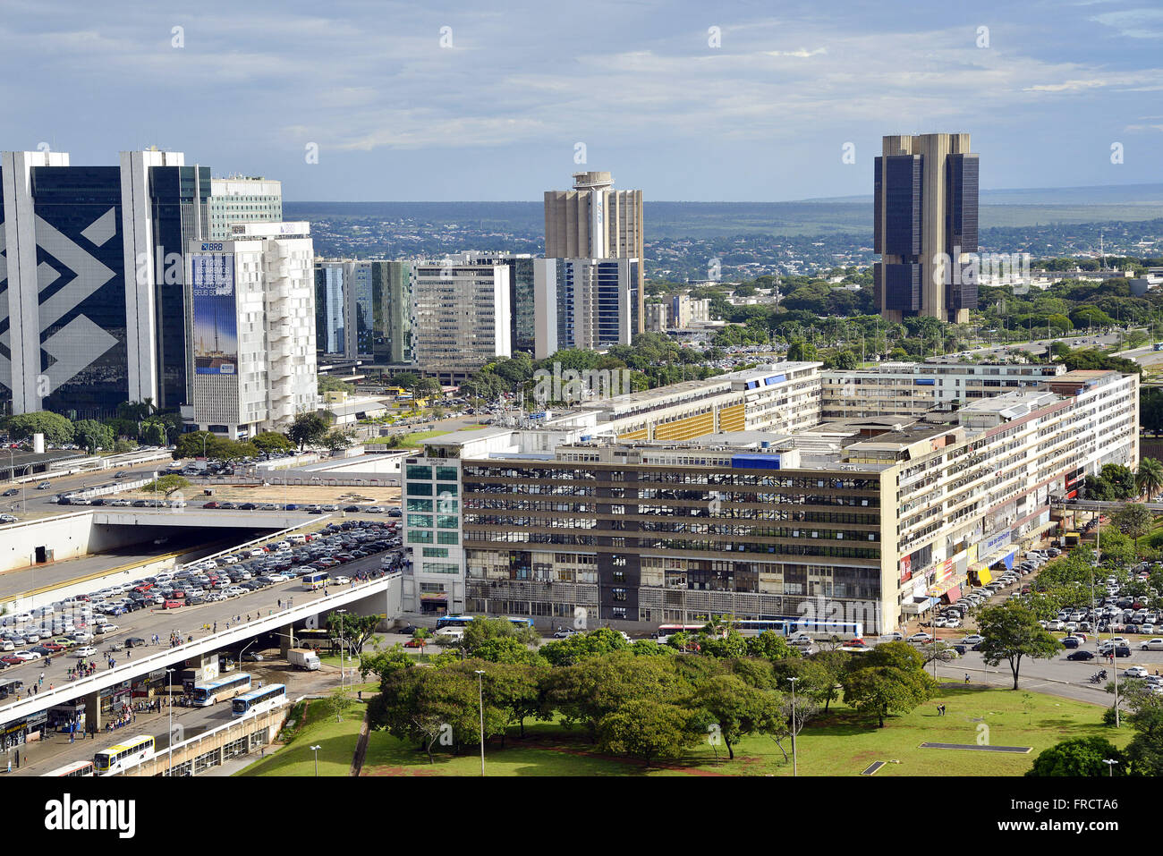 Vista de cima da Asa Sul com destaque para prédios administrativos e ...