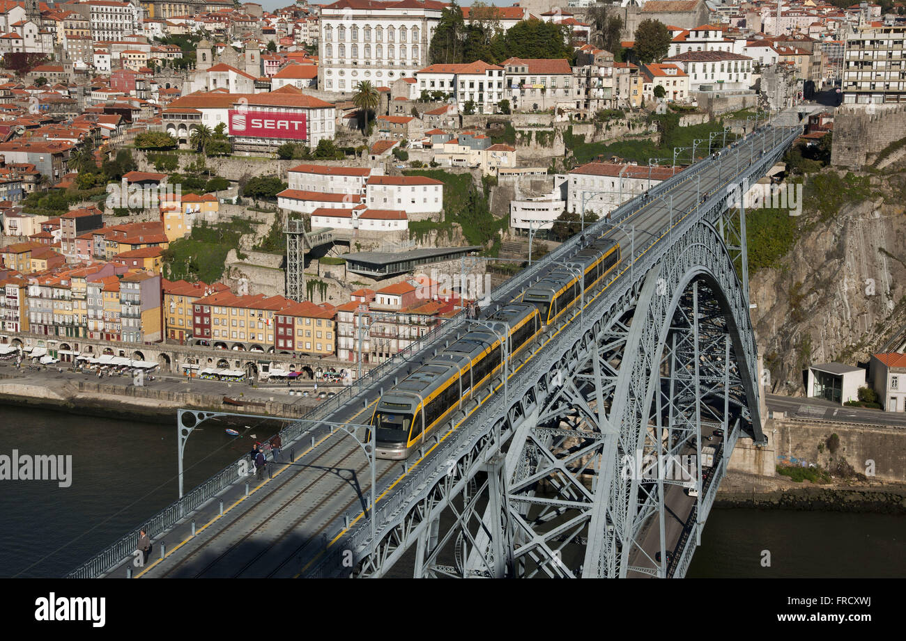 Metalica Dom Luis Bridge over the River Douro in Oporto with makeup ...