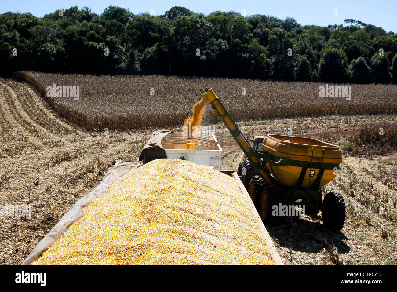 Flatbed truck unloading hi-res stock photography and images - Alamy