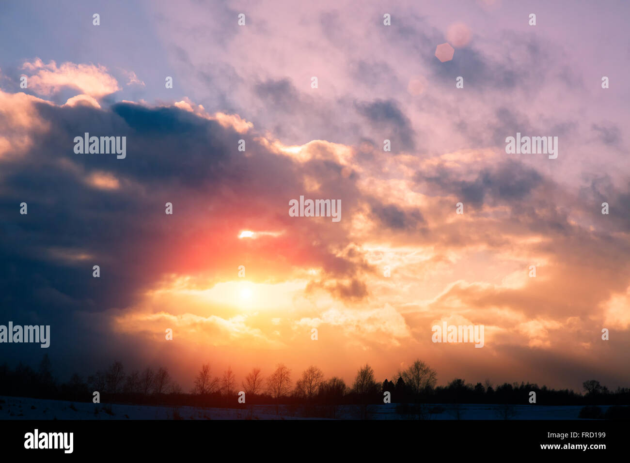 Red filter sky and clouds hi-res stock photography and images - Alamy