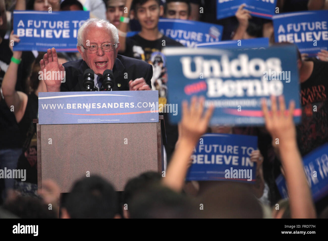 Bernie sanders 2016 hi-res stock photography and images - Alamy
