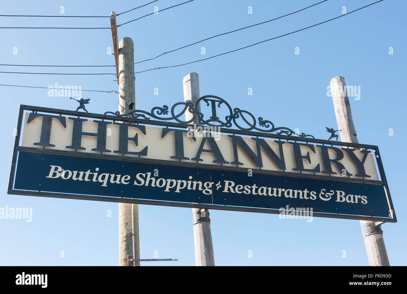 Shopping complex entrance hi-res stock photography and images - Alamy