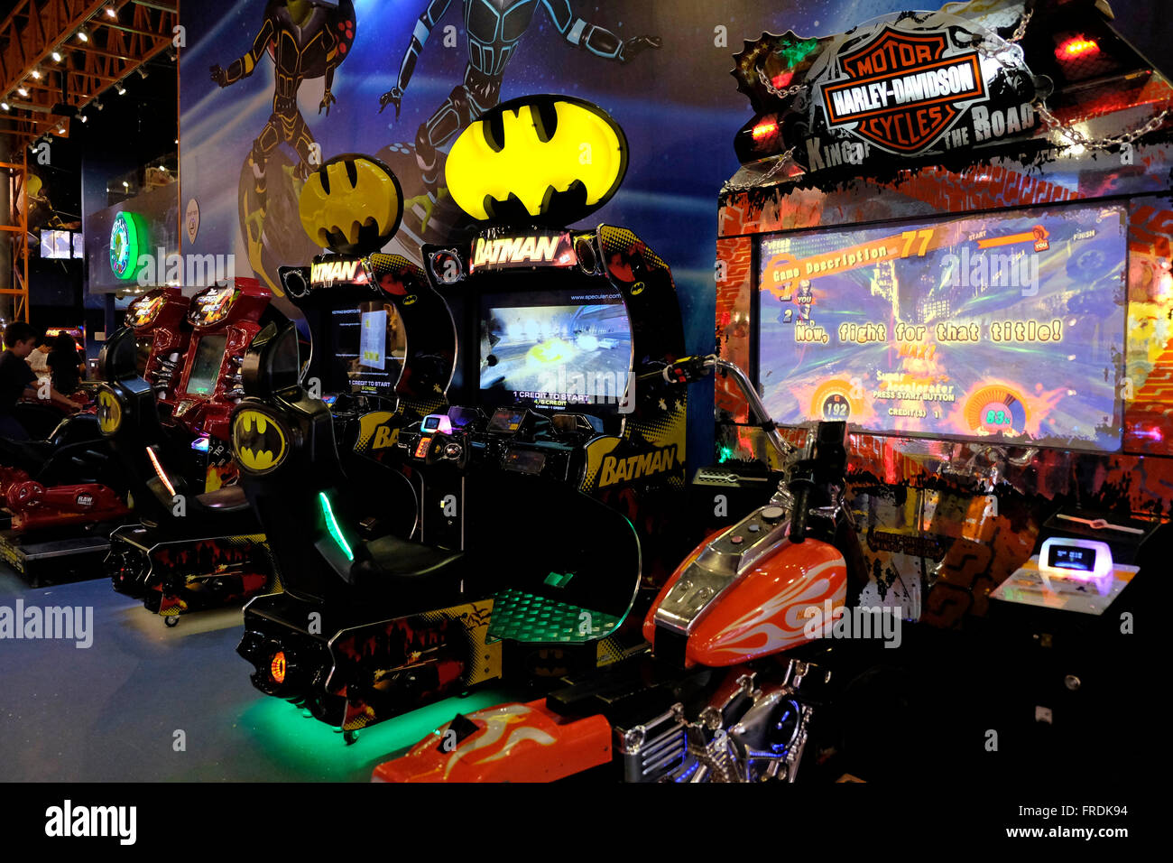 Video arcade driving race cars Stock Photo - Alamy