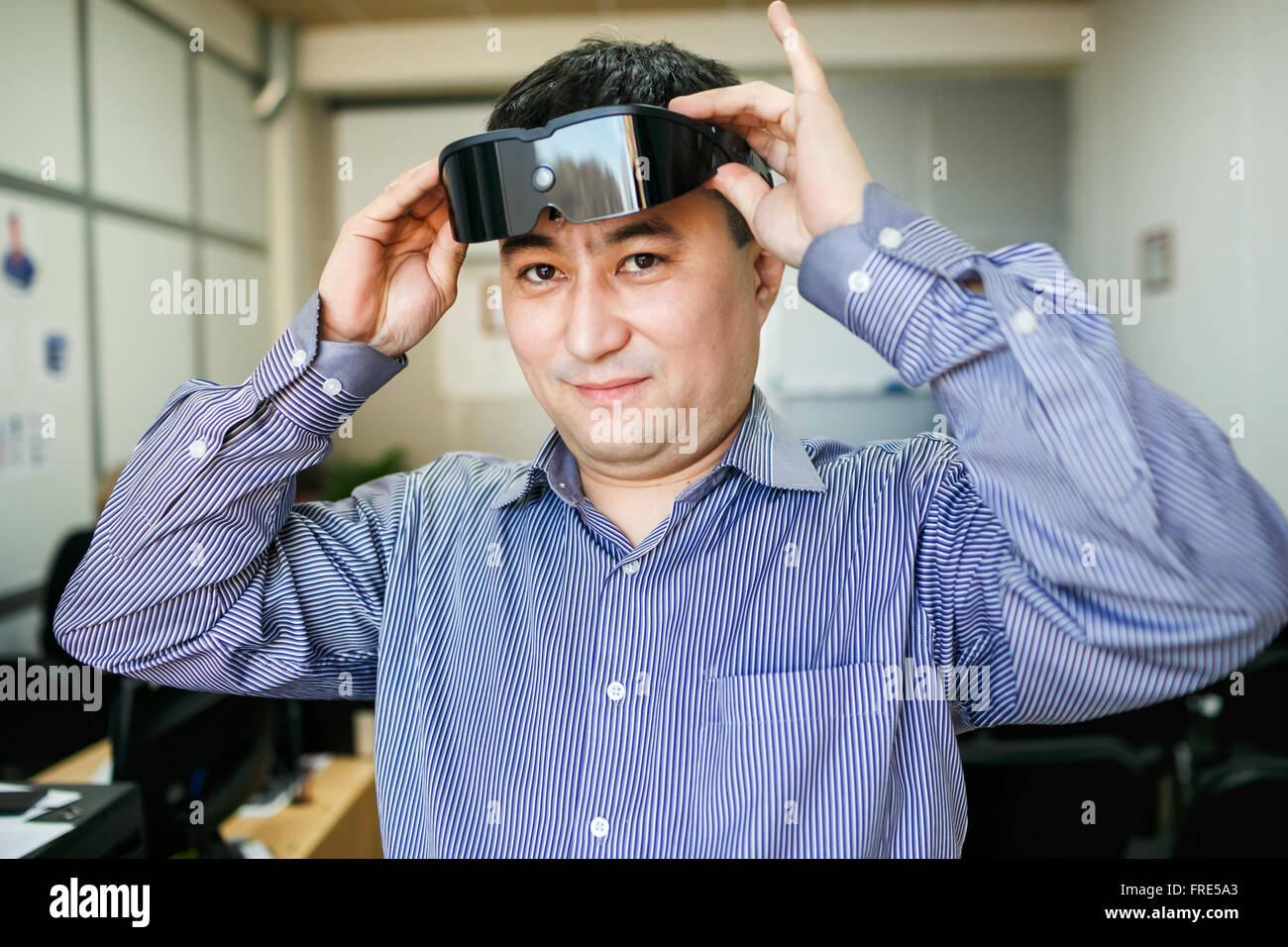 Businessman wears vr headset hi-res stock photography and images - Alamy