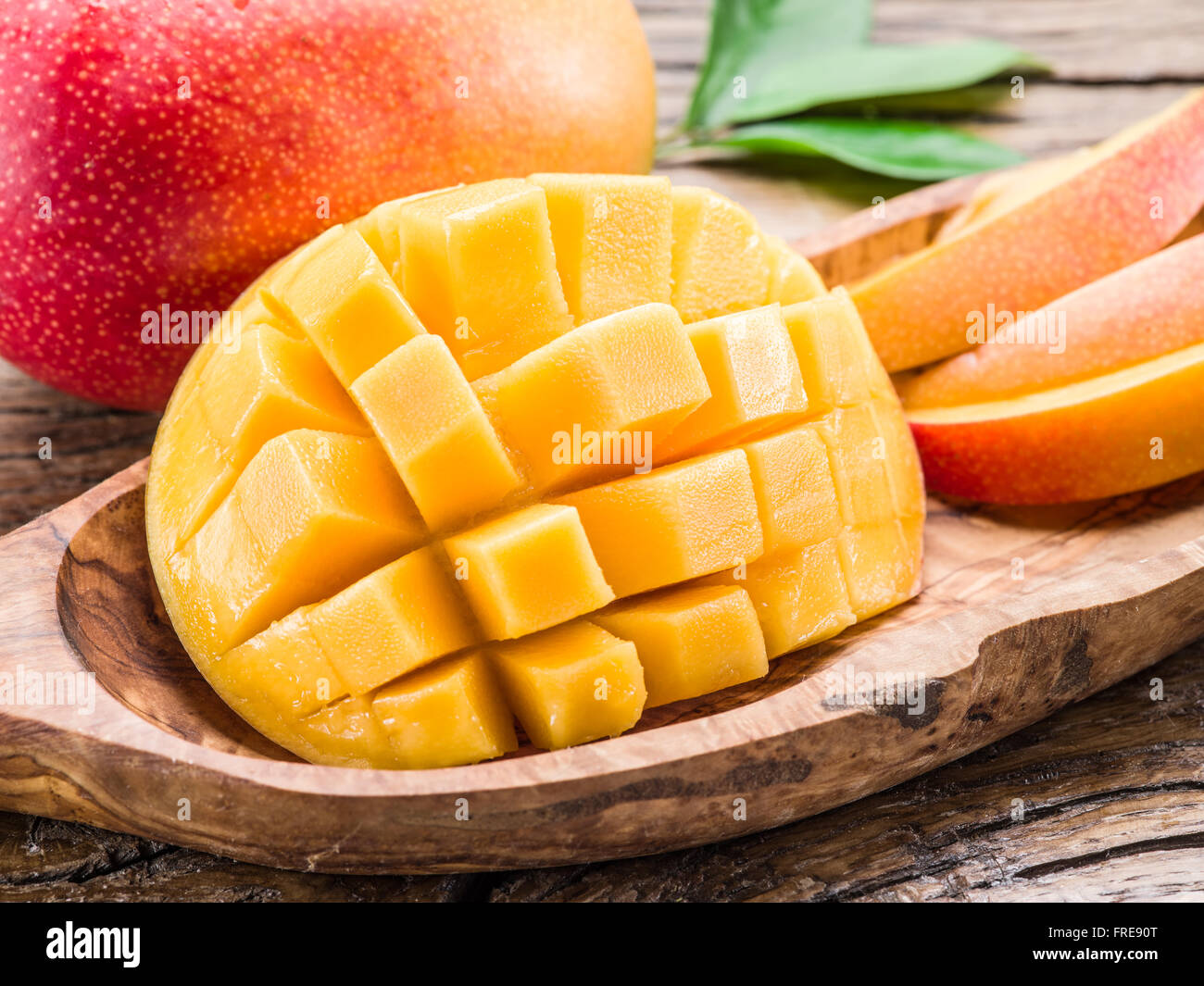 Mango slices bowl table hi-res stock photography and images - Alamy