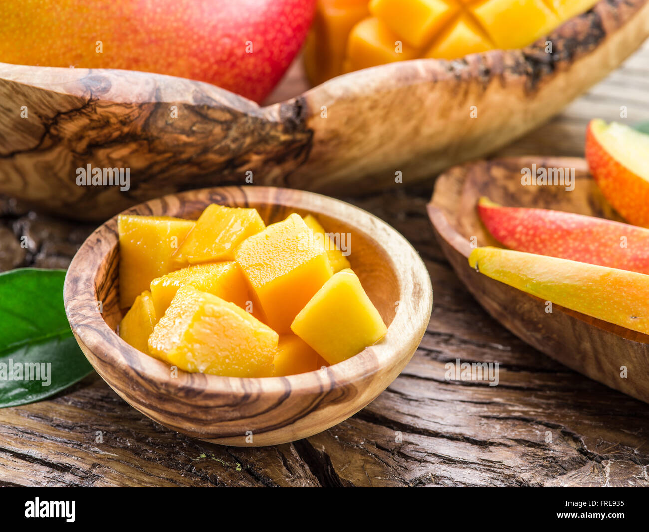Mango slices bowl table hi-res stock photography and images - Alamy