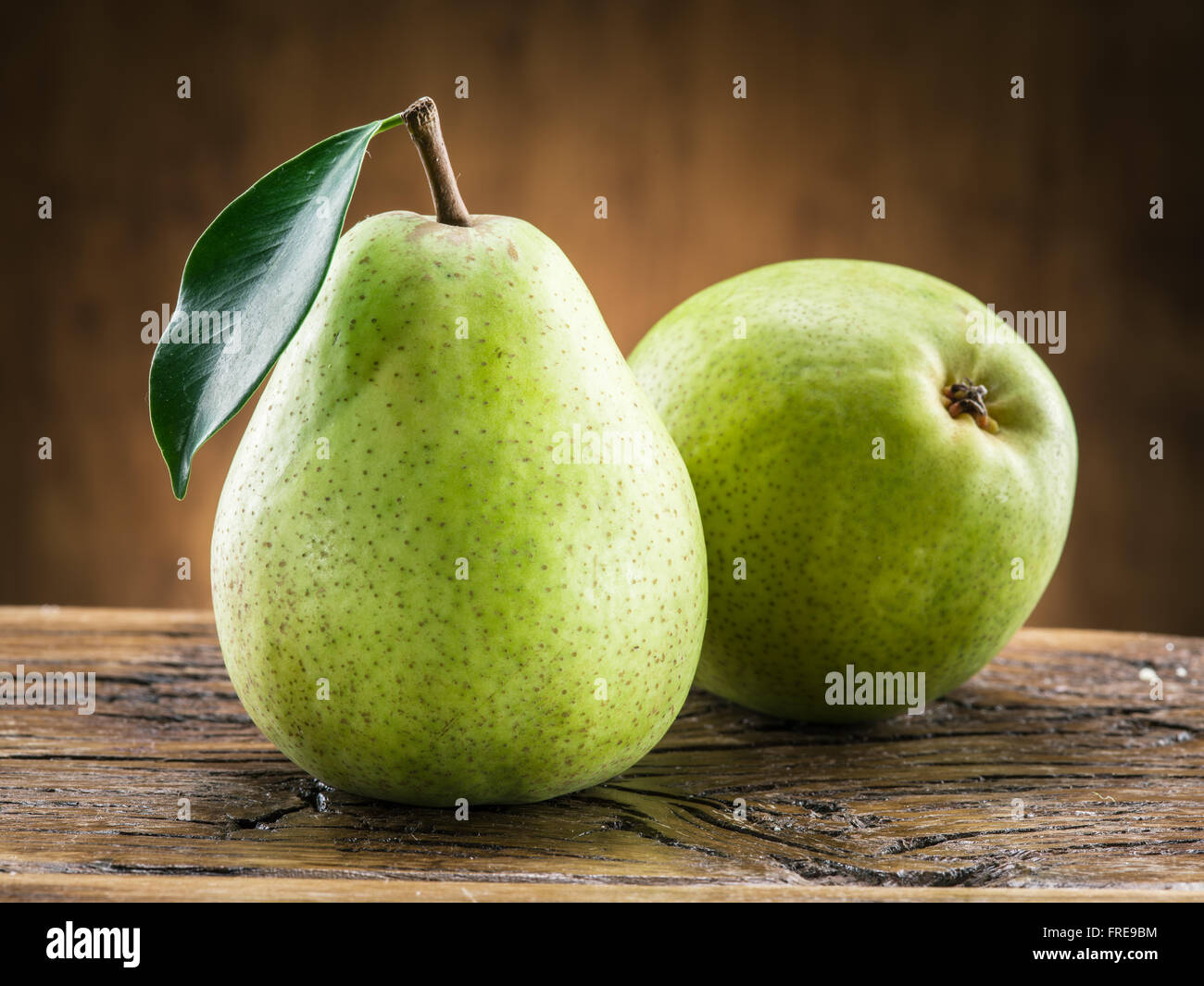 Two pears hi-res stock photography and images - Alamy