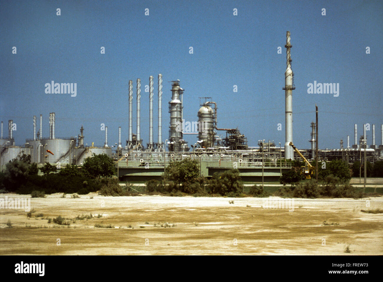 The world's largest oil refinery, oil storage tank farm and crude oil ...