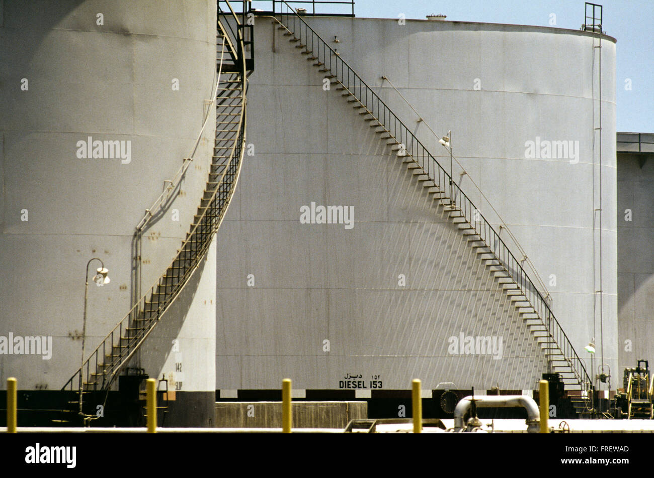 The world's largest oil refinery, oil storage tank farm and crude oil ...