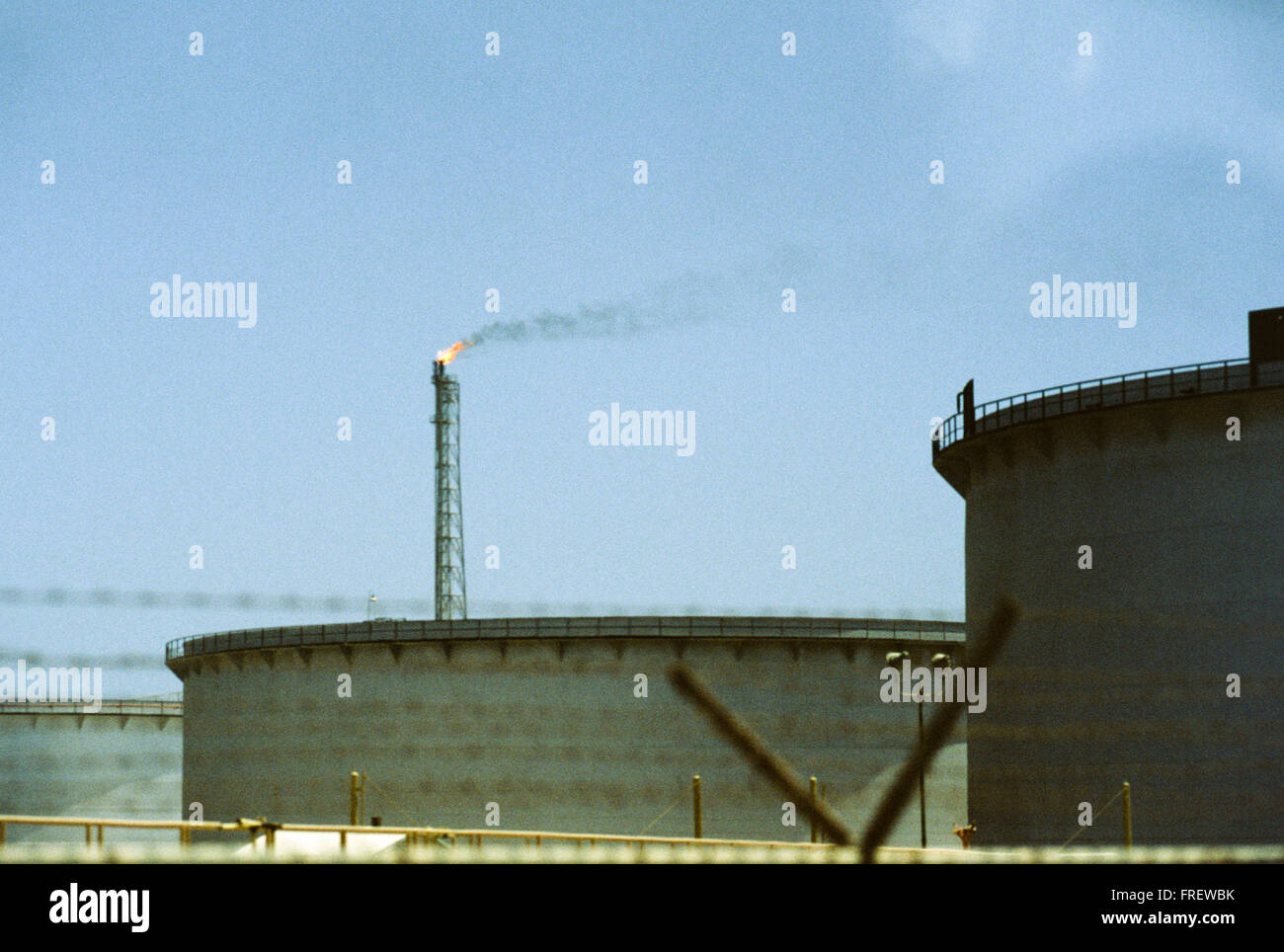 The world's largest oil refinery, oil storage tank farm and crude oil ...