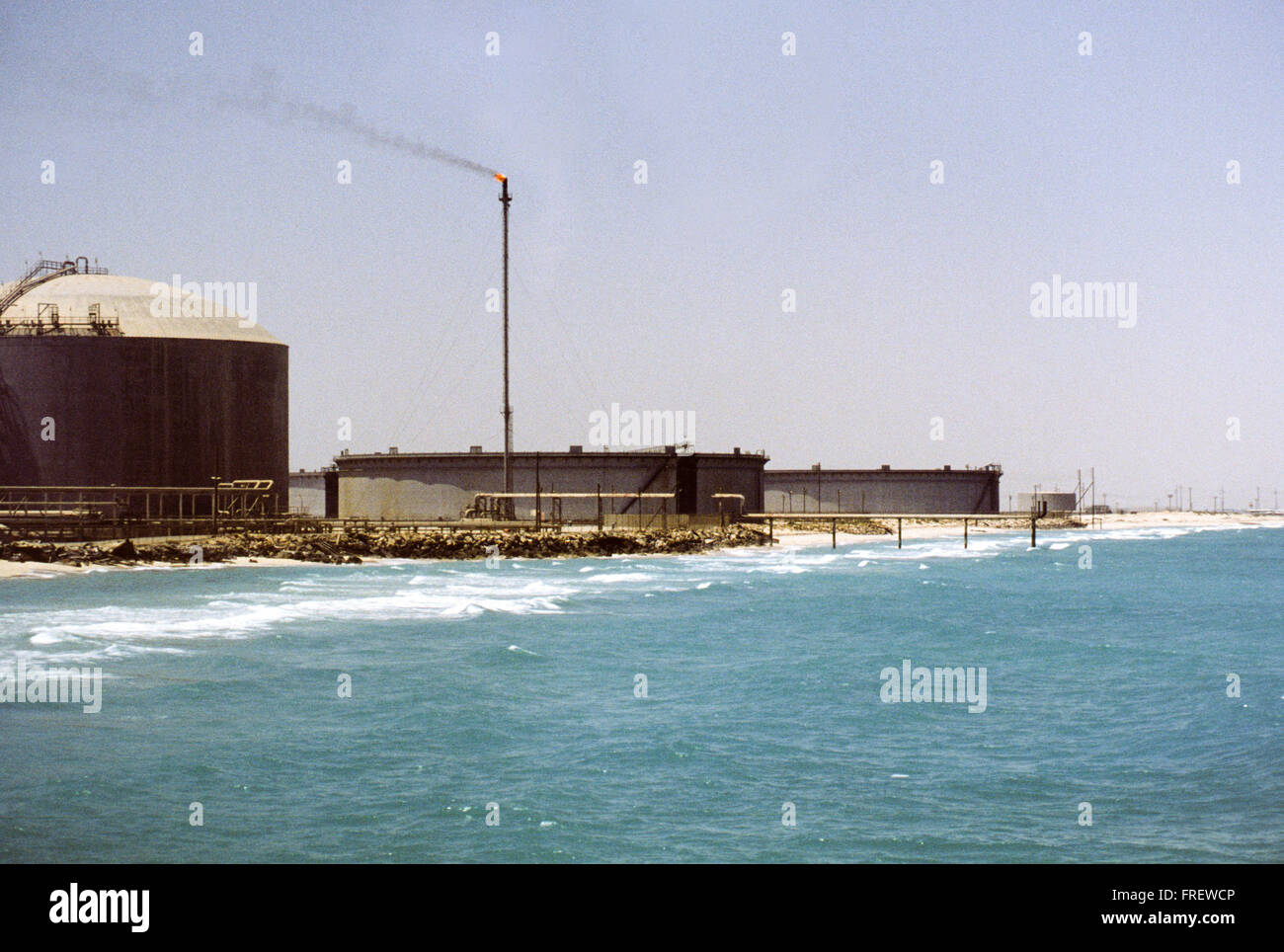 The world's largest oil refinery, oil storage tank farm and crude oil ...