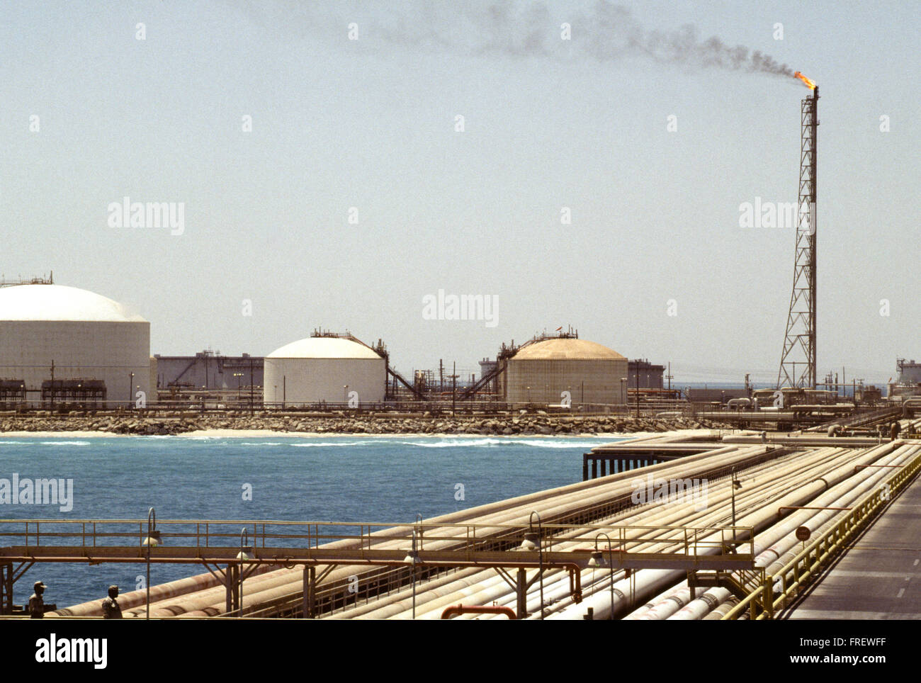 The world's largest oil refinery, oil storage tank farm and crude oil ...
