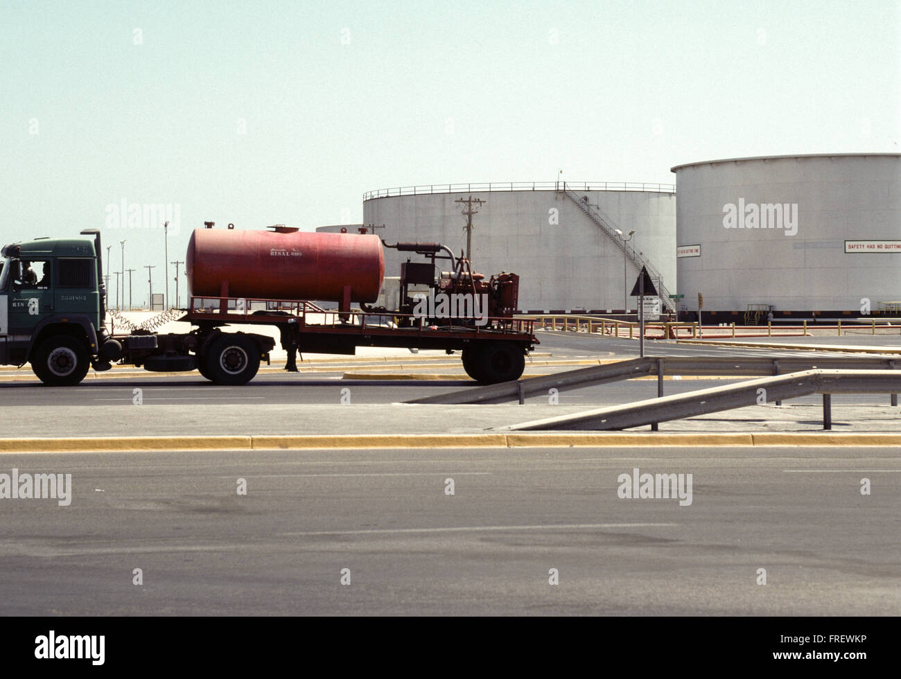 The world's largest oil refinery, oil storage tank farm and crude oil ...
