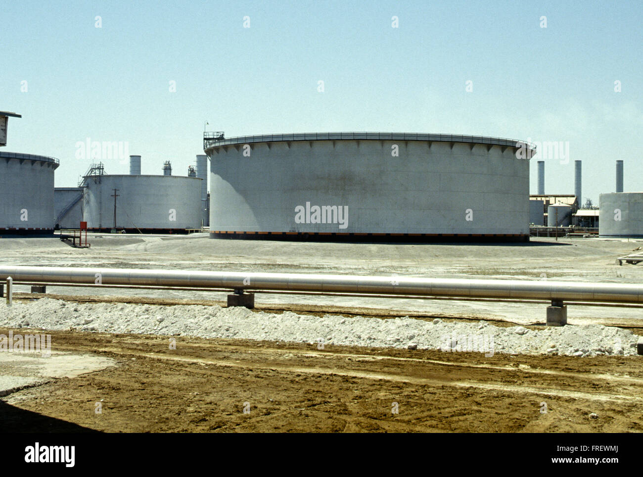 The world's largest oil refinery, oil storage tank farm and crude oil ...