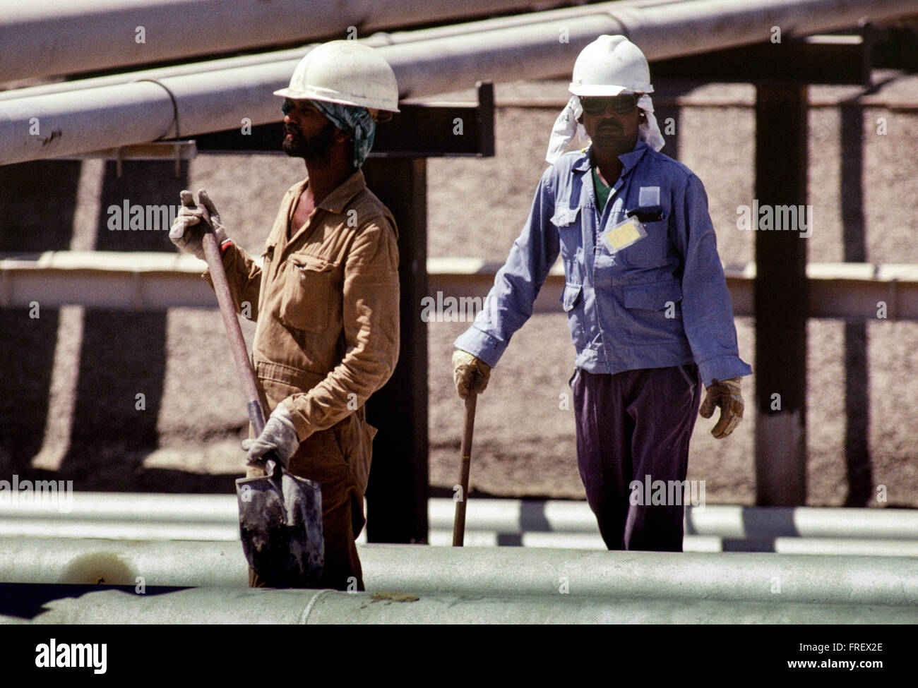 The world's largest oil refinery, oil storage tank farm and crude oil ...