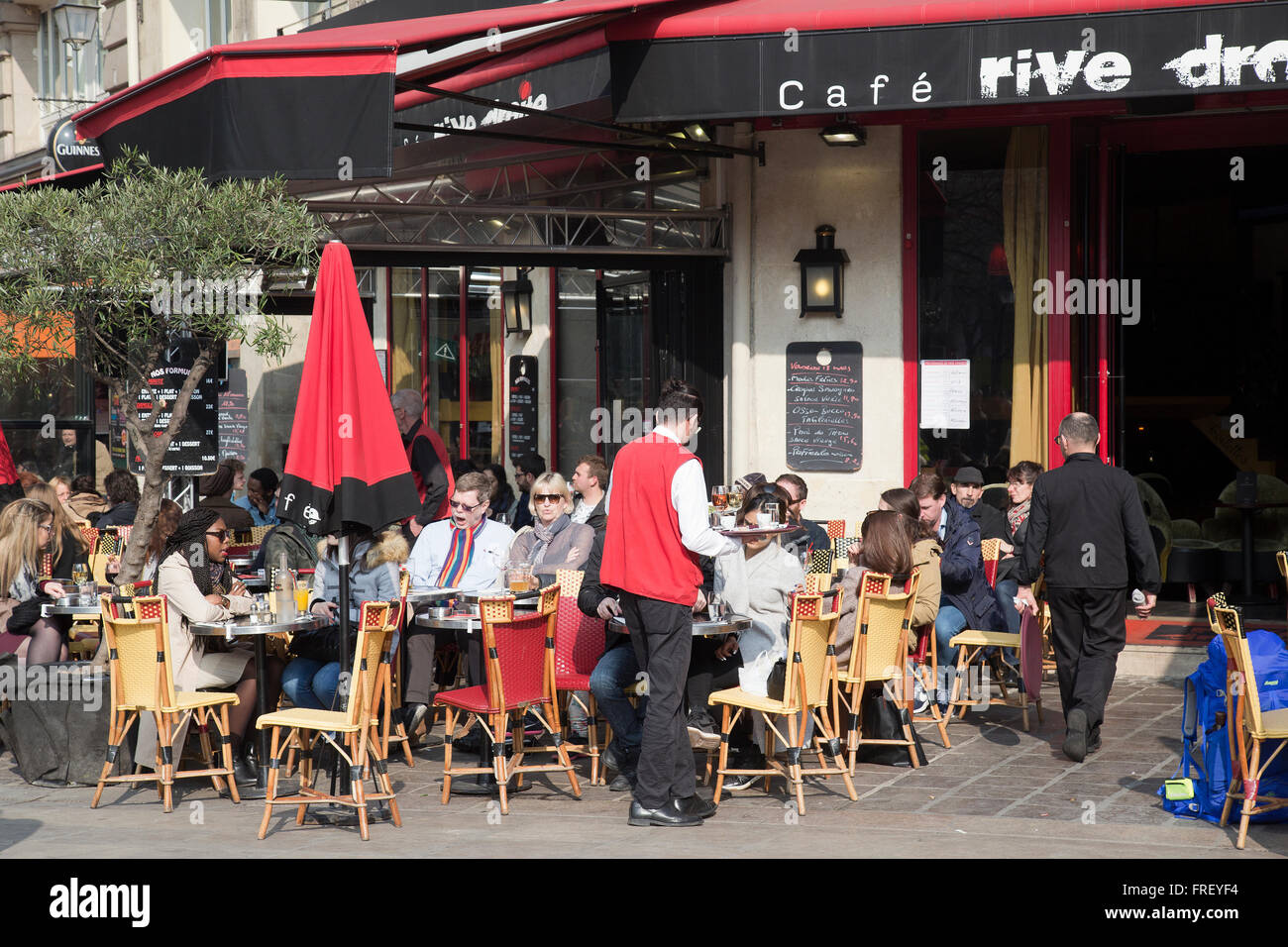 Paris cafe winter hi-res stock photography and images - Alamy